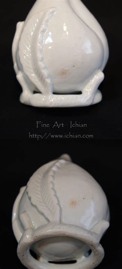 白磁桃形硯滴 李朝中期18世紀前半 伊丹潤コレクション Ichian