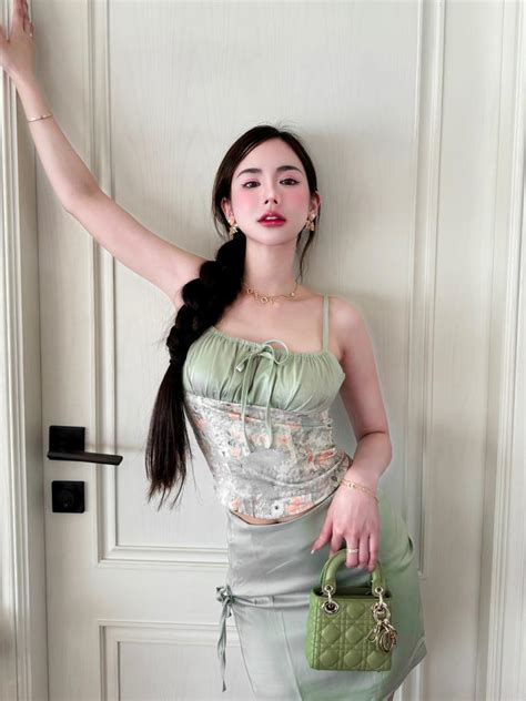 “เกลิน ธัญรดี” สวยเป๊ะเว่อร์ พร้อมคัมแบ็กวงการบันเทิง