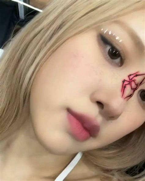 𝚕𝚒𝚕𝚕𝚢𝚠𝚒𝚎𝚜 Adlı Kullanıcının RosÉ 로제 Panosundaki Pin Gelin