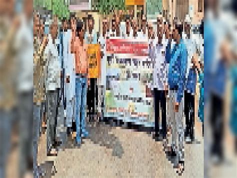 राजस्थान आदिवासी मीना महासभा संस्थान के पदाधिकारियों ने कलेक्ट्रेट पर