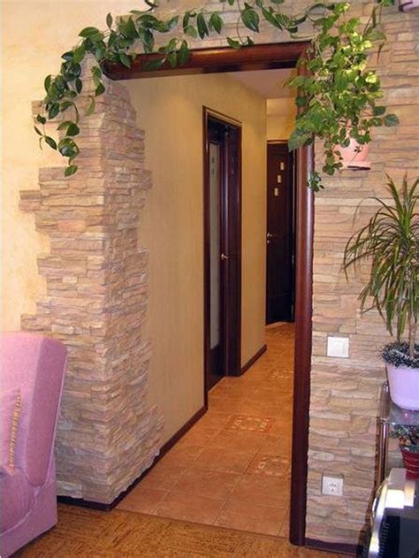 Изображение декоративного камня вокруг двери Stone Walls Interior