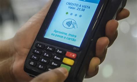 Receita Federal amplia controle sobre dados financeiros e passa a monitorar Pix e cartões de