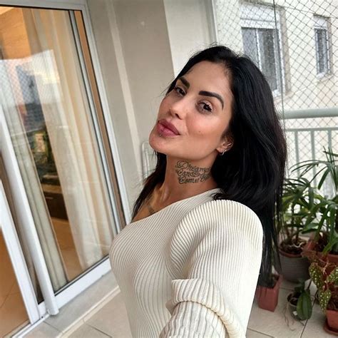 Após o ex se converter Tati Zaqui deixa o funk e inicia carreira