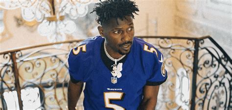 Video Antonio Brown Exposes Himself To Woman At Dubai Hotel Swimming