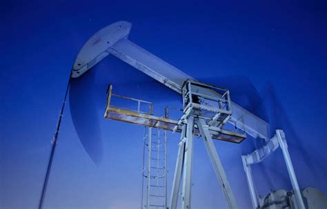 Цены на нефть уверенно растут в среду утром