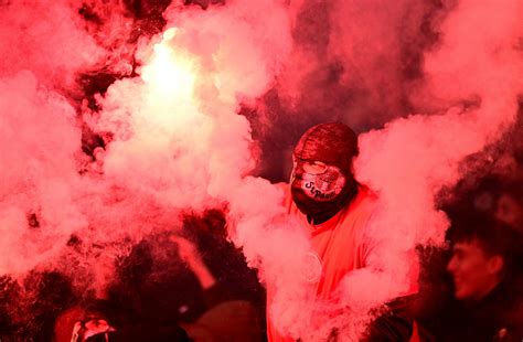 Über 100000 Euro Pyro Strafe St Pauli Boss Göttlich Hofft Auf