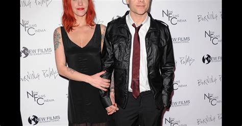 Nick Stahl Arrêté La Main Dans Le Pantalon Dans Un Sex Shop Pas De