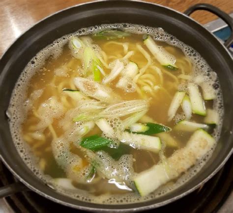 동죽칼국수 얼큰칼국수 3500원 우리칼국수 대전 중구 산성동 생생정보통 맛집오늘 2tv 저녁 생생정보 초저가의비밀