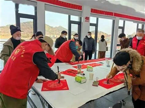 【我们的中国梦 文化进万家】都昌县开展“迎新春 送祝福 进万家”文艺志愿服务活动春联气氛