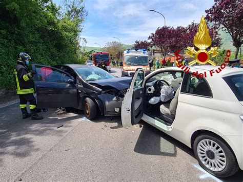 Montoro Incidente Tra Due Auto Sei Persone Ferite