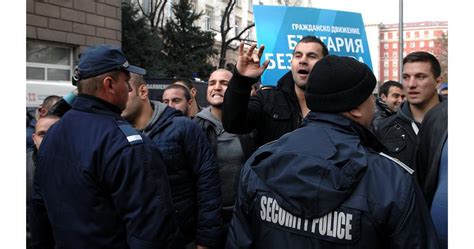 Среден пръст пред президентството