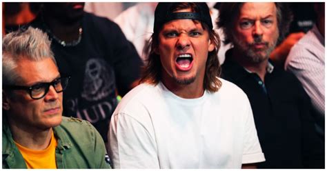 Ufc 291 Comedian Theo Von Spotted Chatting Up Ring Card Girls Theo