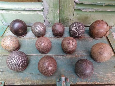 Anciennes Boules Lyonnaises À Clous Collection Pétanque Loches