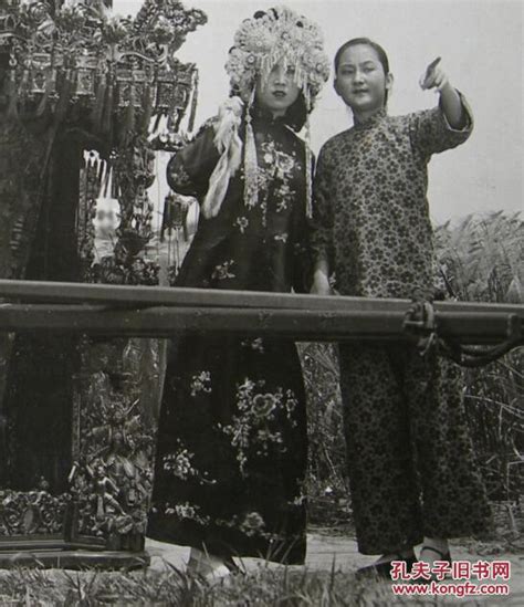 图民国老照片婚俗珍贵资料民国33年李府结婚迎亲花轿太精美啦艺术之瑰宝新娘也很漂亮哟婚嫁题材 拍品信息 网上