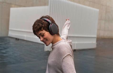Ce bon casque sans fil Sennheiser avec réduction de bruit est à moitié prix