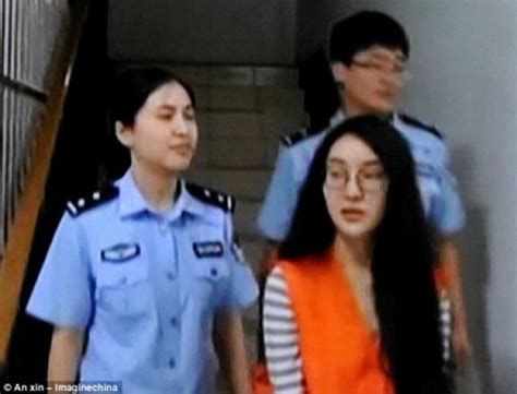 Người mẫu tiệc sex nổi tiếng lĩnh án vì đánh bạc