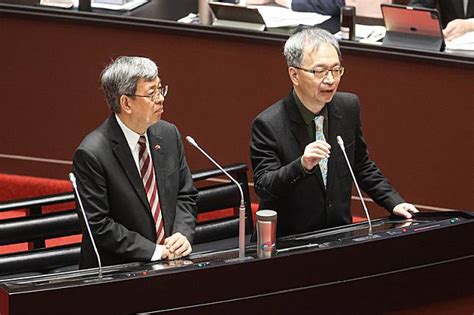 陳建仁、薛瑞元立院同台答詢圖 中央通訊社 Line Today