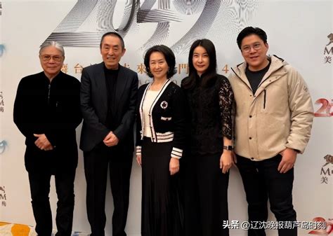 当43岁郭晶晶和62岁何超琼站一起，我才彻底明白，什么叫相由心生活动霍启刚豪门