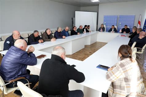 ორშაბათის სამუშაო შეხვედრა მერიაში სენაკის მუნიციპალიტეტის მერია