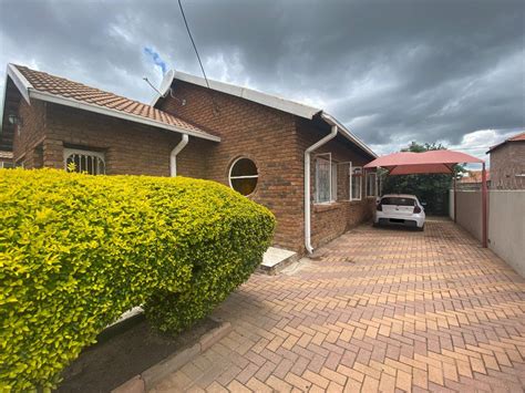 3 Bedroom House For Sale In Westenburg P24 112299910