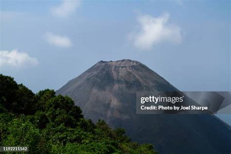 El Salvador Volcanoes Photos And Premium High Res Pictures Getty Images