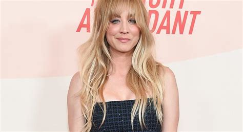 Bikiniben mutatta meg gömbölyödő hasát a várandós Kaley Cuoco