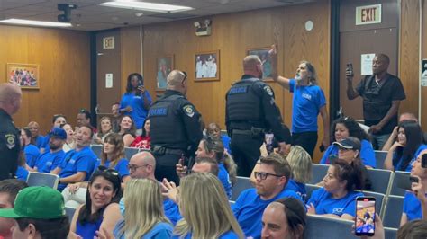 Ccsd Meeting Adjourns After Ccea Teacher Protest Klas