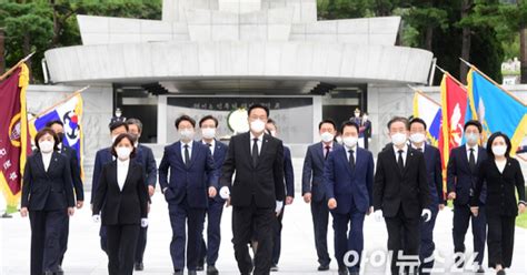 정진석號 현충원 참배 尹정부 순항하도록 당정 힘 모아야