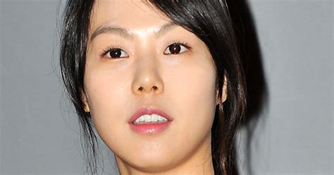 포토엔 김민희 빛나는 우유빛 피부