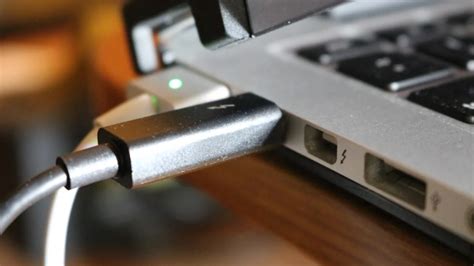 Cổng kết nối Thunderbolt Là Gì? So sánh tốc độ giữa Thunderbolt 1,2,3 ...