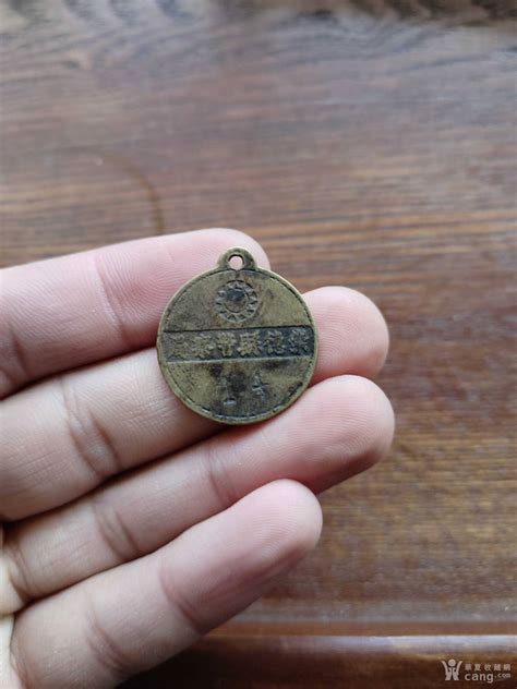 老徽章一枚地摊交易华夏收藏网