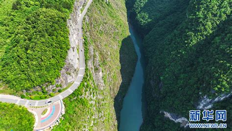 湖北鹤峰：绝壁上的雕崖公路 新华网客户端