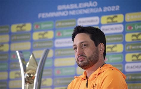 CBF anuncia Arthur Elias como novo técnico da Seleção Brasileira Feminina