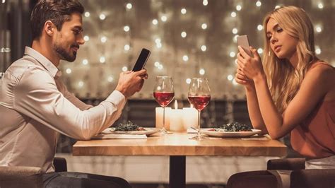 Trickle Ghosting Is Latest Digital Dating Term Popularized By Viral Reddit Post Fox News