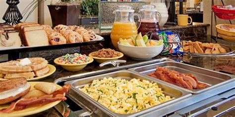 The 5 Foods You Should Never Eat From The Breakfast Buffet
