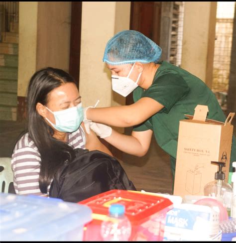 ဗဟန်းမြို့နယ်၌ ဒေသခံပြည်သူများ ကိုဗစ် ၁၉ ရောဂါ ကင်းဝေးစေရန် ကာကွယ်ဆေးမ