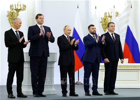 Tổng thống V Putin ký văn kiện sáp nhập 4 vùng lãnh thổ ở Ukraine vào