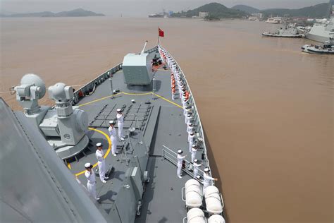 海军第38批护航编队奔赴亚丁湾执行护航任务新华社