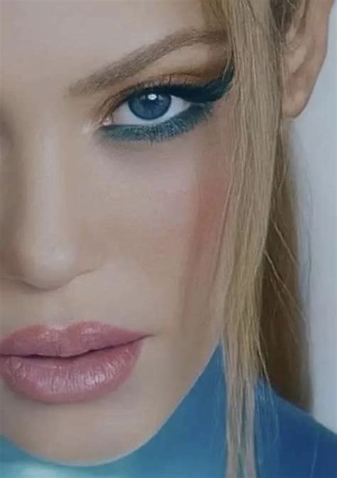 Pin By Mario Jackson Padilla On Shakiras Shakira Hair Shakira Makeup Shakira Style