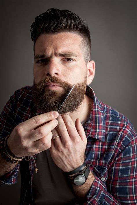 Jonge Knappe Hipster Met Baard Stock Afbeelding Image Of Mens Baard