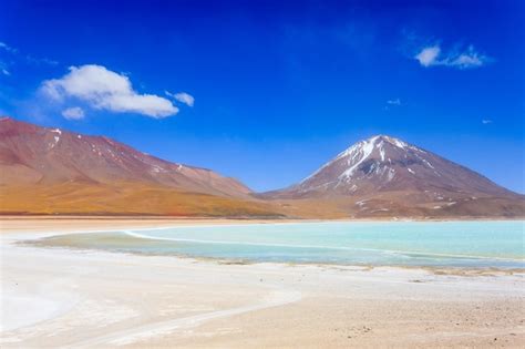 Premium Photo Laguna Verde Landscapeboliviabeautiful Bolivian Panoramagreen Lagoon And