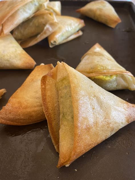 Samoussas végétariens aux petits pois pomme de terre et fromage Le Blog à Croquer