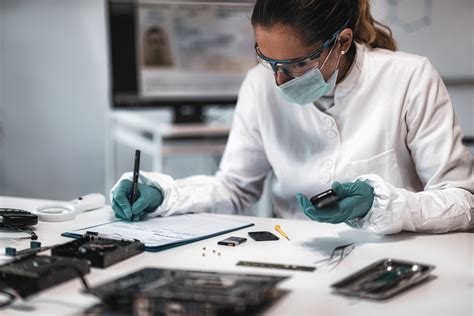 How To Become A Forensic Scientist What You Need To Know