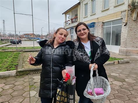 Кметът на Мизия с мил жест към дамите Konkurent Bg