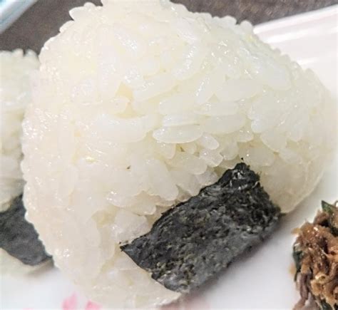 今日はかつお節と梅干と大葉のおかかおにぎり レシピ作り方 by お月見だんご ゆっくりになります 楽天レシピ