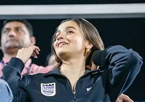 Alia Bhatt And Ranbir Kapoor Make For A Cute Pair In These Viral Pics