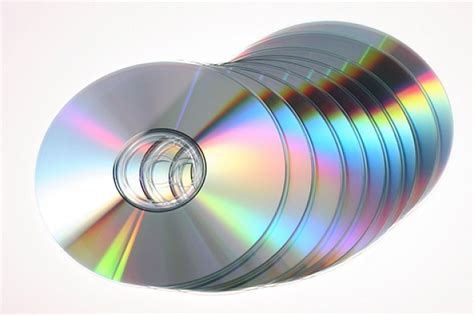 CD-ROM and DVD-ROM. – ICT Lesson.