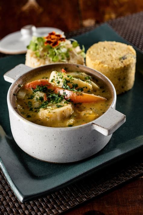 Moqueca de palmito e banana da terra é fácil de fazer Casa Vogue Receita