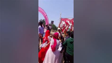 भाभी जी का घुघट में शानदार बैंड बाजा डांस Shorts Dance Desi