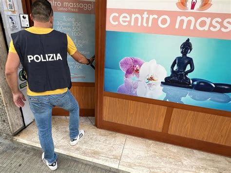 Massaggi E Prestazioni Sessuali Chiuso Un Centro Nel Cuore Di Cagliari